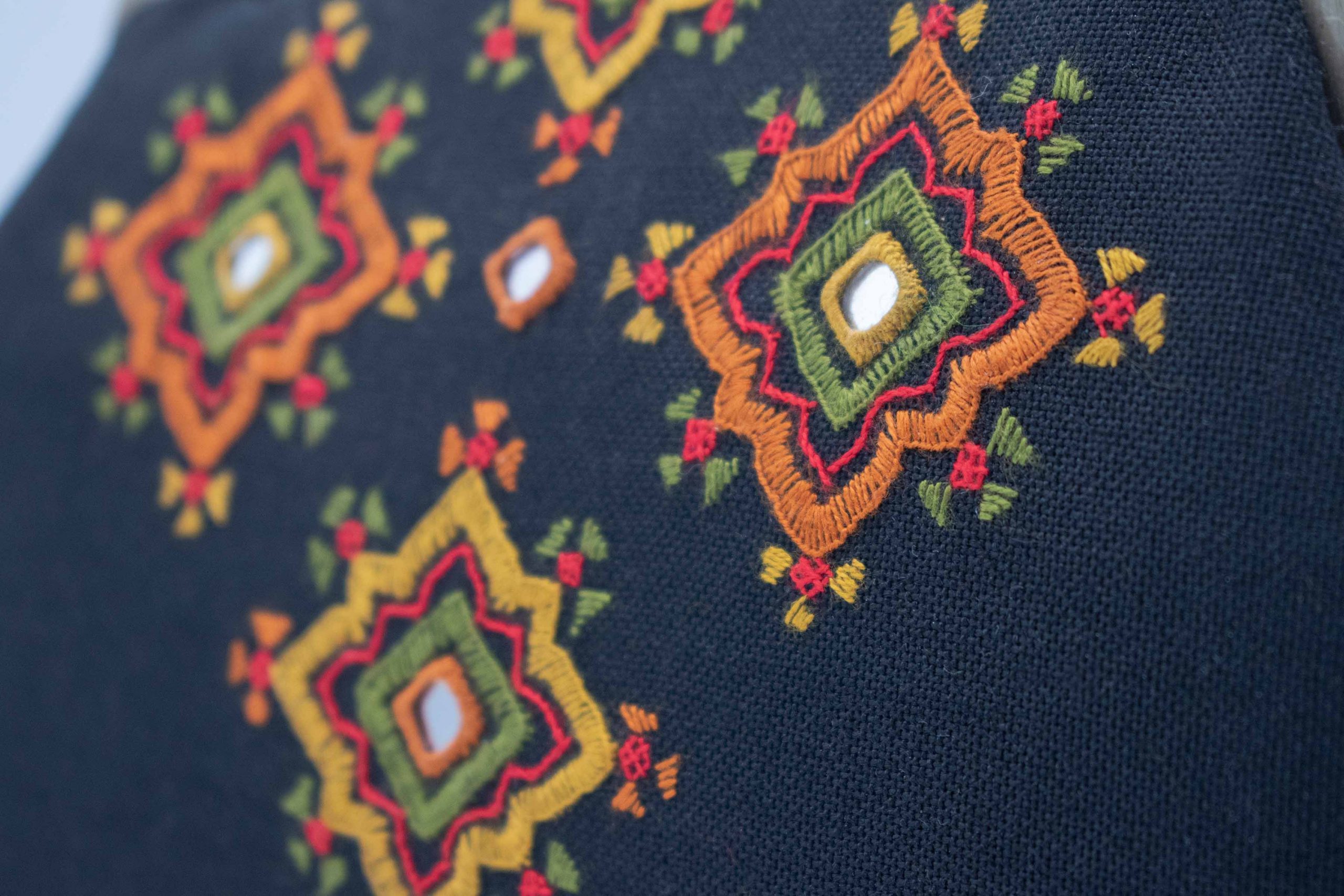 Balochi Embroidery Ladies Crossbody Bag – Mirror Blossom - Craftestan