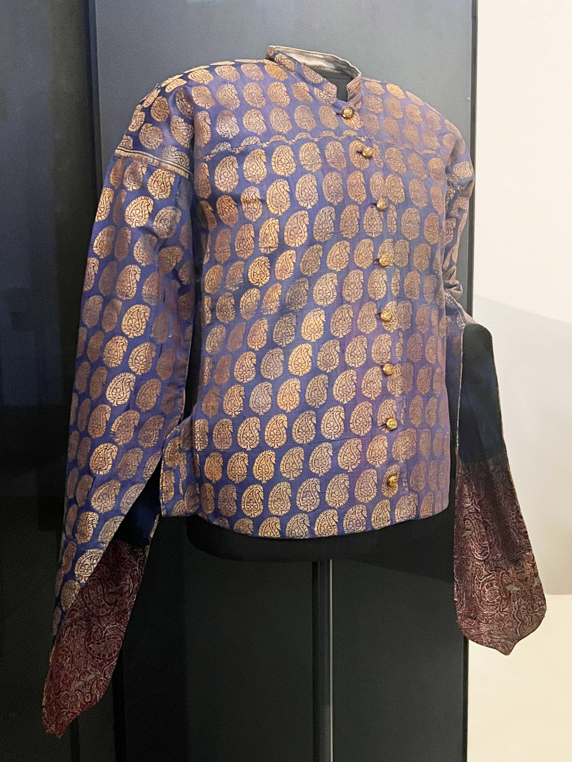 Persian Clothing | Craftestan