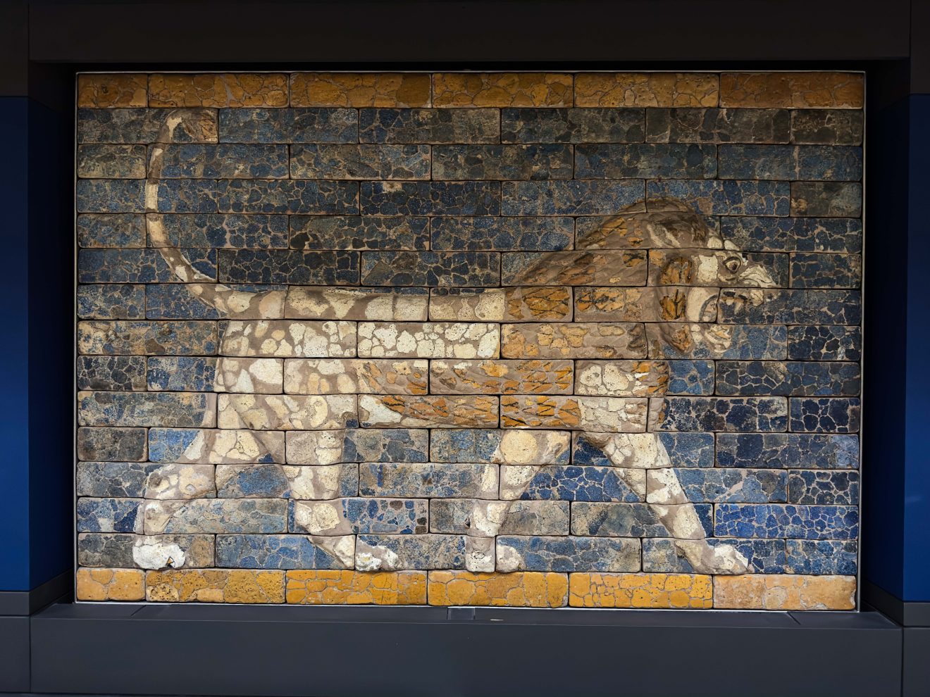 Persian Lion: Art, Symbolism & Middle Eastern Legacy | Craftestan