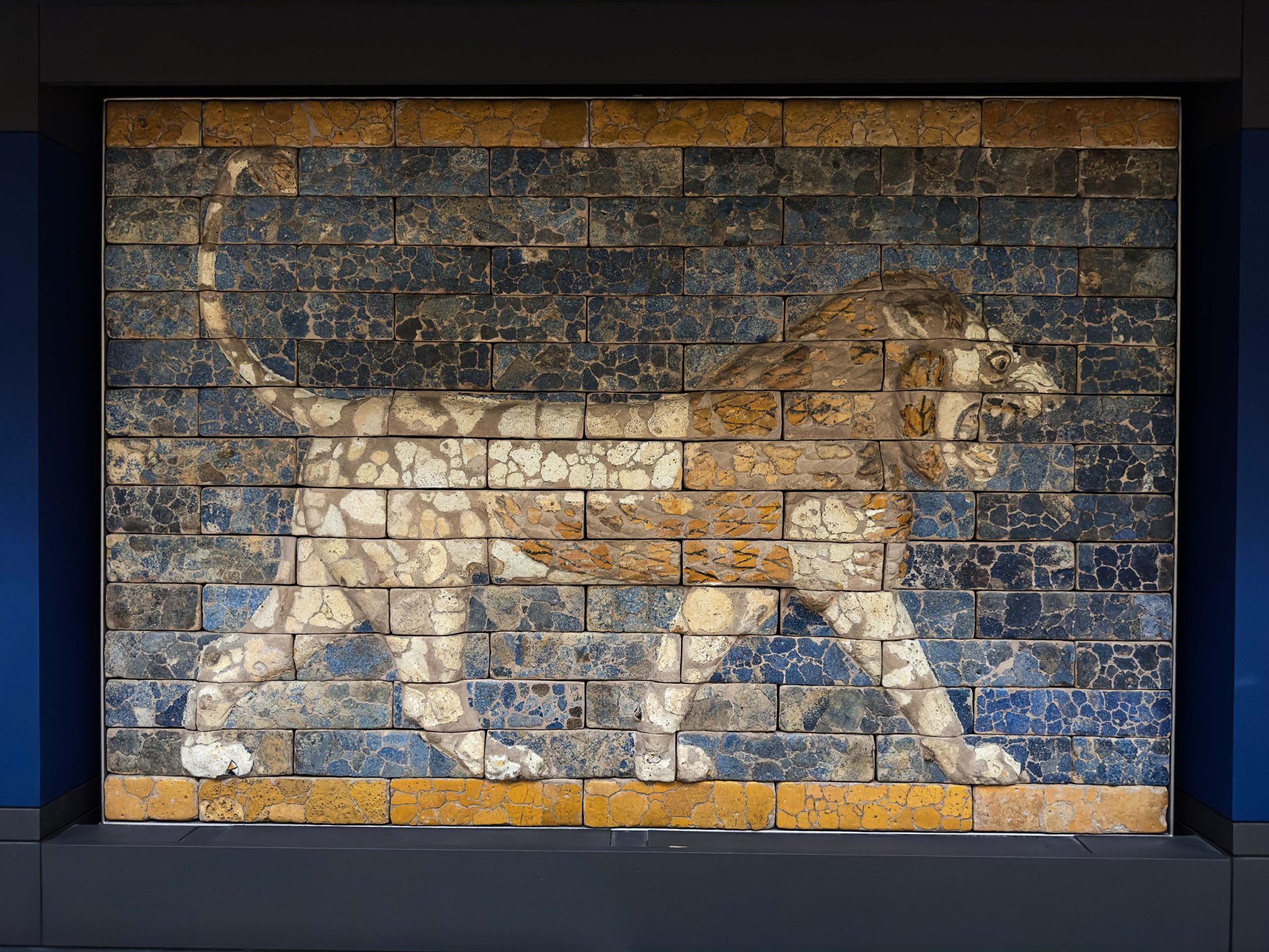 Persian Lion: Art, Symbolism & Middle Eastern Legacy | Craftestan